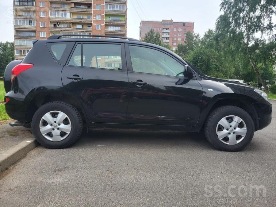 Melns Toyota RAV4 2008 Rīga, ar dzinēja tilpumu 2.00 L un nobraukumu 266 tūkst. km par 4000 €, foto 5 vietnē AUTOMOTO.COM.LV