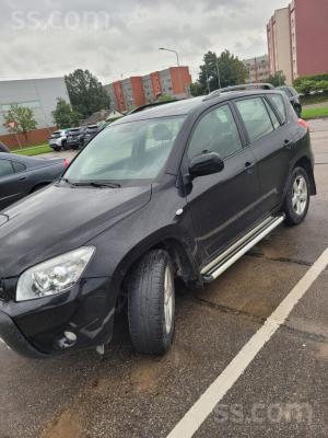 Black Toyota RAV4 2008 in Jelgava, with an engine capacity of 2.00 L and mileage of 200 thousand km for 5500 €, photo 3 on AUTOMOTO.COM.LV