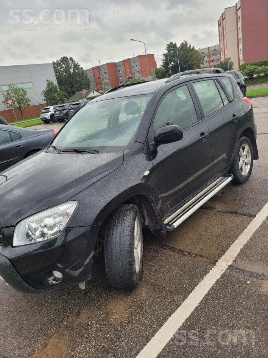Black Toyota RAV4 2008 in Jelgava, with an engine capacity of 2.00 L and mileage of 200 thousand km for 5500 €, photo 3 on AUTOMOTO.COM.LV