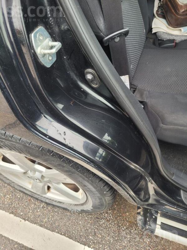 Black Toyota RAV4 2008 in Jelgava, with an engine capacity of 2.00 L and mileage of 200 thousand km for 5500 €, photo 3 on AUTOMOTO.COM.LV