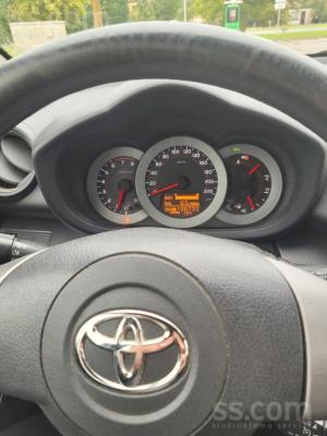 Black Toyota RAV4 2008 in Jelgava, with an engine capacity of 2.00 L and mileage of 200 thousand km for 5500 €, photo 6 on AUTOMOTO.COM.LV