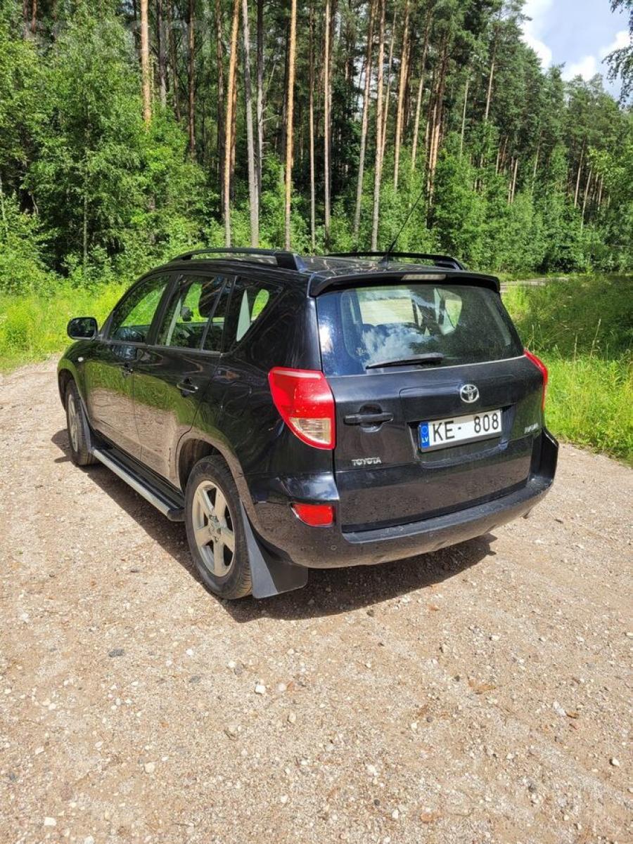 Black Toyota RAV4 2008 in Jelgava, with an engine capacity of 2.00 L and mileage of 200 thousand km for 5500 €, photo 11 on AUTOMOTO.COM.LV