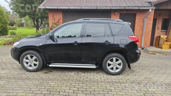 Melns Toyota RAV4 2008 Rīga, ar dzinēja tilpumu 2.00 L un nobraukumu 70 tūkst. km par 4000 €, foto 3 vietnē AUTOMOTO.COM.LV