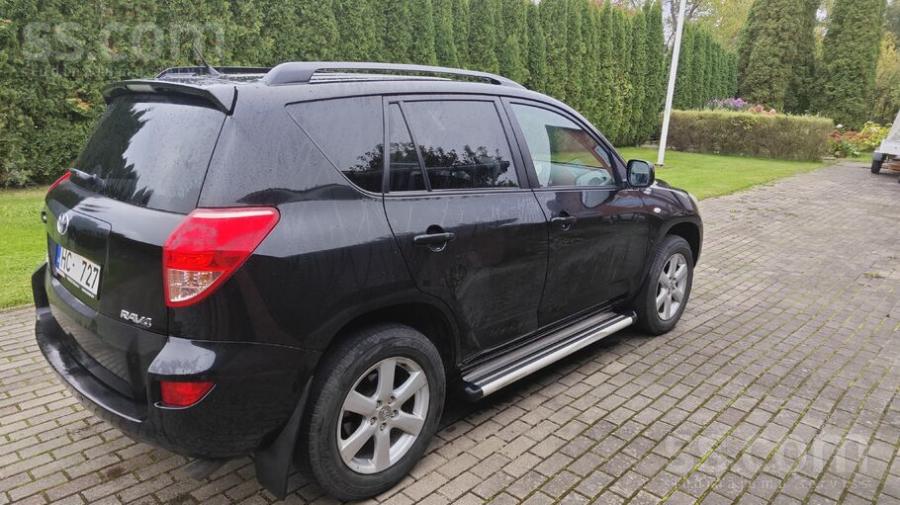 Melns Toyota RAV4 2008 Rīga, ar dzinēja tilpumu 2.00 L un nobraukumu 70 tūkst. km par 4000 €, foto 5 vietnē AUTOMOTO.COM.LV