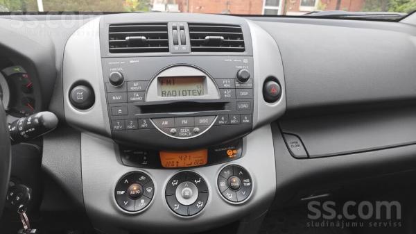 Melns Toyota RAV4 2008 Rīga, ar dzinēja tilpumu 2.00 L un nobraukumu 70 tūkst. km par 4000 €, foto 6 vietnē AUTOMOTO.COM.LV
