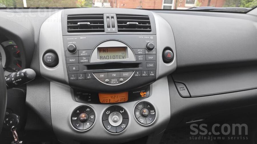 Melns Toyota RAV4 2008 Rīga, ar dzinēja tilpumu 2.00 L un nobraukumu 70 tūkst. km par 4000 €, foto 6 vietnē AUTOMOTO.COM.LV