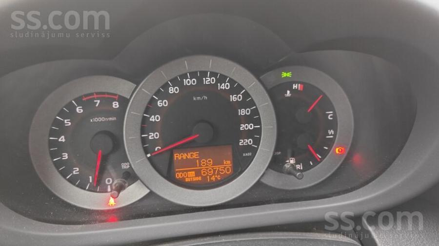 Melns Toyota RAV4 2008 Rīga, ar dzinēja tilpumu 2.00 L un nobraukumu 70 tūkst. km par 4000 €, foto 7 vietnē AUTOMOTO.COM.LV