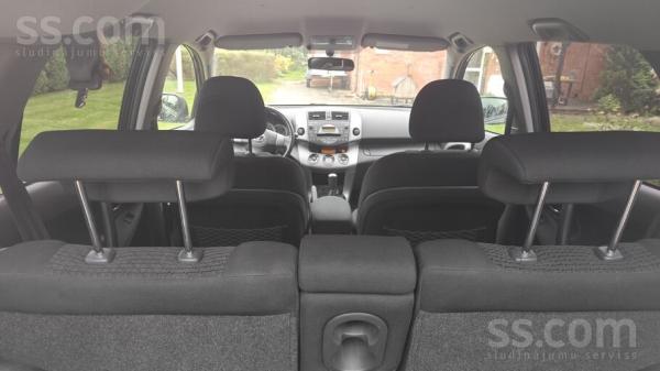 Melns Toyota RAV4 2008 Rīga, ar dzinēja tilpumu 2.00 L un nobraukumu 70 tūkst. km par 4000 €, foto 8 vietnē AUTOMOTO.COM.LV