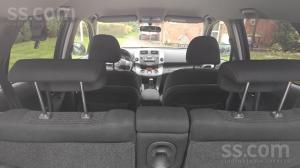Melns Toyota RAV4 2008 Rīga, ar dzinēja tilpumu 2.00 L un nobraukumu 70 tūkst. km par 4000 €, foto 8 vietnē AUTOMOTO.COM.LV