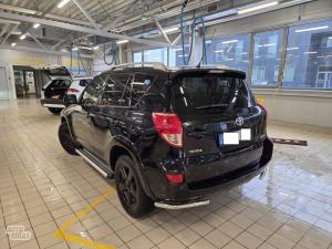 Black Toyota RAV4 2009 in Ukmerge, with an engine capacity of 2.20 L and mileage of 206 thousand km for 5400 €, photo 4 on AUTOMOTO.COM.LV