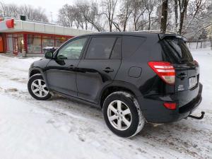 Melns Toyota RAV4 2009 Alīta, ar dzinēja tilpumu 2.20 L un nobraukumu 294 tūkst. km par 4800 €, foto  vietnē AUTOMOTO.COM.LV