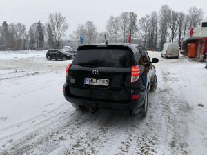 Black Toyota RAV4 2009 in Alytus, with an engine capacity of 2.20 L and mileage of 294 thousand km for 4800 €, photo 5 on AUTOMOTO.COM.LV