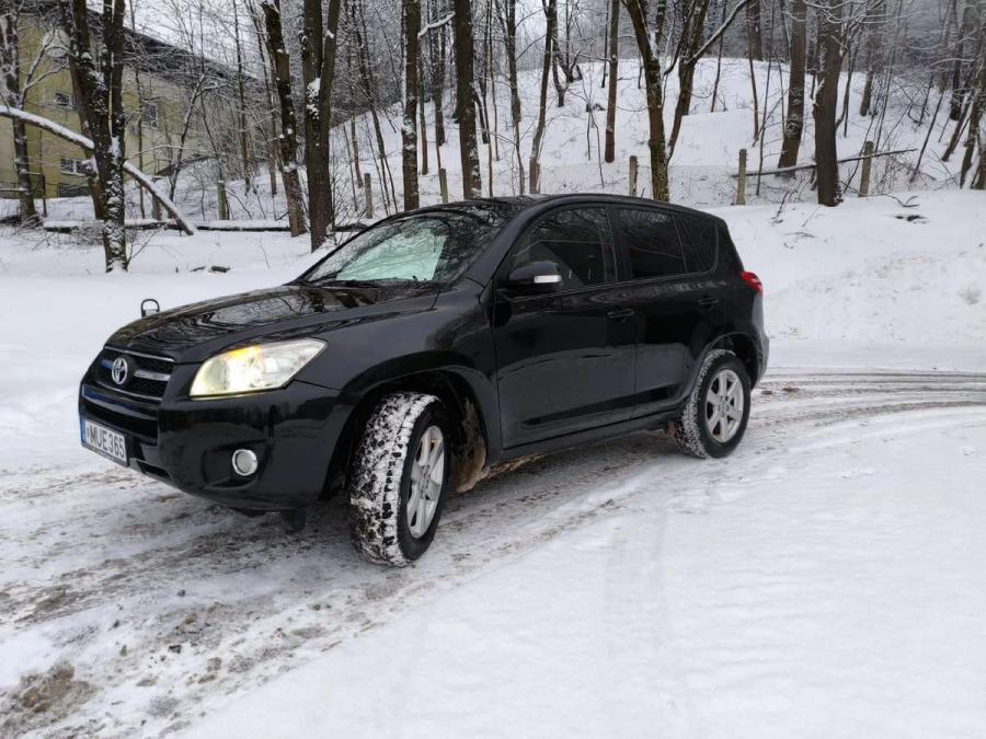 Black Toyota RAV4 2009 in Alytus, with an engine capacity of 2.20 L and mileage of 294 thousand km for 4800 €, photo 10 on AUTOMOTO.COM.LV
