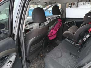 Black Toyota RAV4 2009 in Alytus, with an engine capacity of 2.20 L and mileage of 294 thousand km for 4800 €, photo 11 on AUTOMOTO.COM.LV