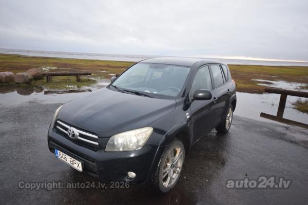 Melns Toyota RAV4 2009 Pērnava, ar dzinēja tilpumu 2.20 L un nobraukumu 308 tūkst. km par 4000 €, foto 1 vietnē AUTOMOTO.COM.LV