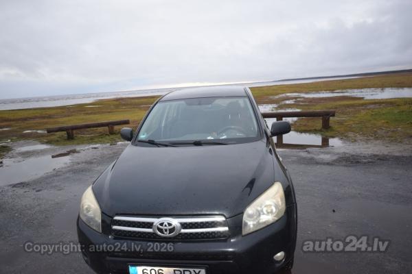 Melns Toyota RAV4 2009 Pērnava, ar dzinēja tilpumu 2.20 L un nobraukumu 308 tūkst. km par 4000 €, foto 2 vietnē AUTOMOTO.COM.LV