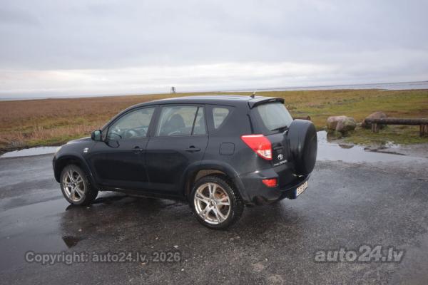 Melns Toyota RAV4 2009 Pērnava, ar dzinēja tilpumu 2.20 L un nobraukumu 308 tūkst. km par 4000 €, foto 3 vietnē AUTOMOTO.COM.LV