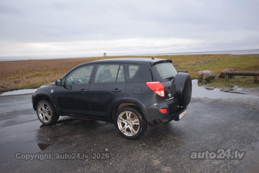 Melns Toyota RAV4 2009 Pērnava, ar dzinēja tilpumu 2.20 L un nobraukumu 308 tūkst. km par 4000 €, foto 4 vietnē AUTOMOTO.COM.LV