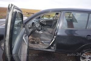 Melns Toyota RAV4 2009 Pērnava, ar dzinēja tilpumu 2.20 L un nobraukumu 308 tūkst. km par 4000 €, foto 5 vietnē AUTOMOTO.COM.LV