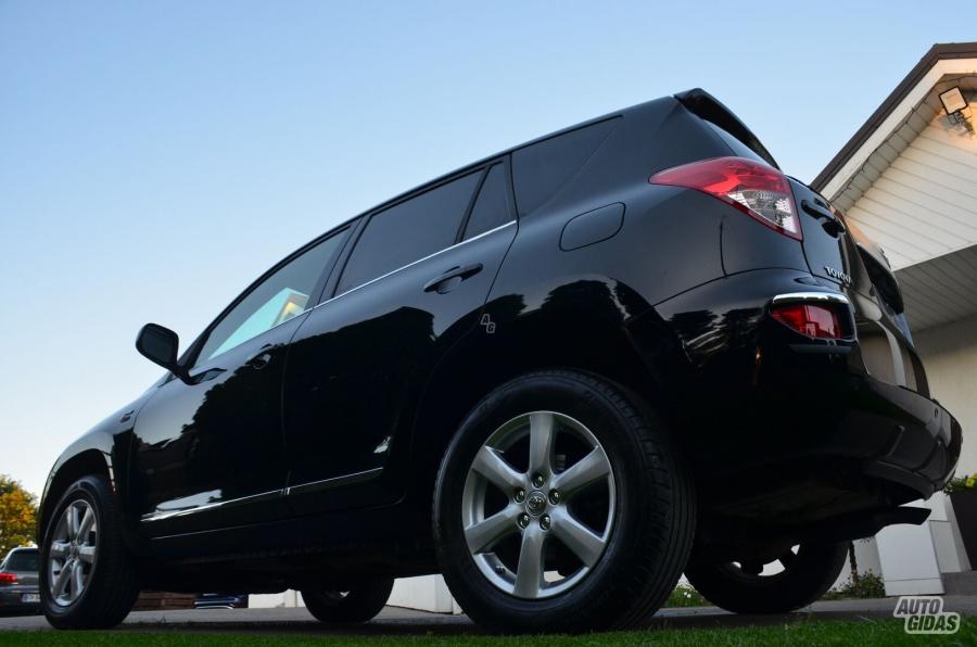 Black Toyota RAV4 2009 in Kaunas, with an engine capacity of 2.20 L and mileage of 252 thousand km for 5950 €, photo 1 on AUTOMOTO.COM.LV