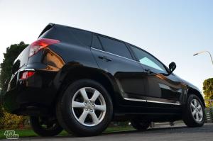 Black Toyota RAV4 2009 in Kaunas, with an engine capacity of 2.20 L and mileage of 252 thousand km for 5950 €, photo 9 on AUTOMOTO.COM.LV