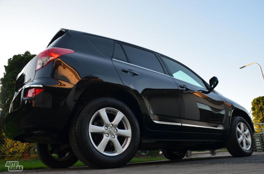 Black Toyota RAV4 2009 in Kaunas, with an engine capacity of 2.20 L and mileage of 252 thousand km for 5950 €, photo 9 on AUTOMOTO.COM.LV