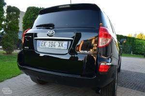 Black Toyota RAV4 2009 in Kaunas, with an engine capacity of 2.20 L and mileage of 252 thousand km for 5950 €, photo 16 on AUTOMOTO.COM.LV