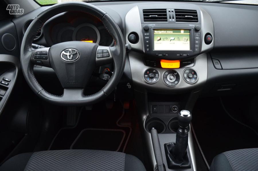 Black Toyota RAV4 2009 in Kaunas, with an engine capacity of 2.20 L and mileage of 252 thousand km for 5950 €, photo 17 on AUTOMOTO.COM.LV