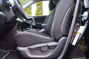 Black Toyota RAV4 2009 in Kaunas, with an engine capacity of 2.20 L and mileage of 252 thousand km for 5950 €, photo 18 on AUTOMOTO.COM.LV