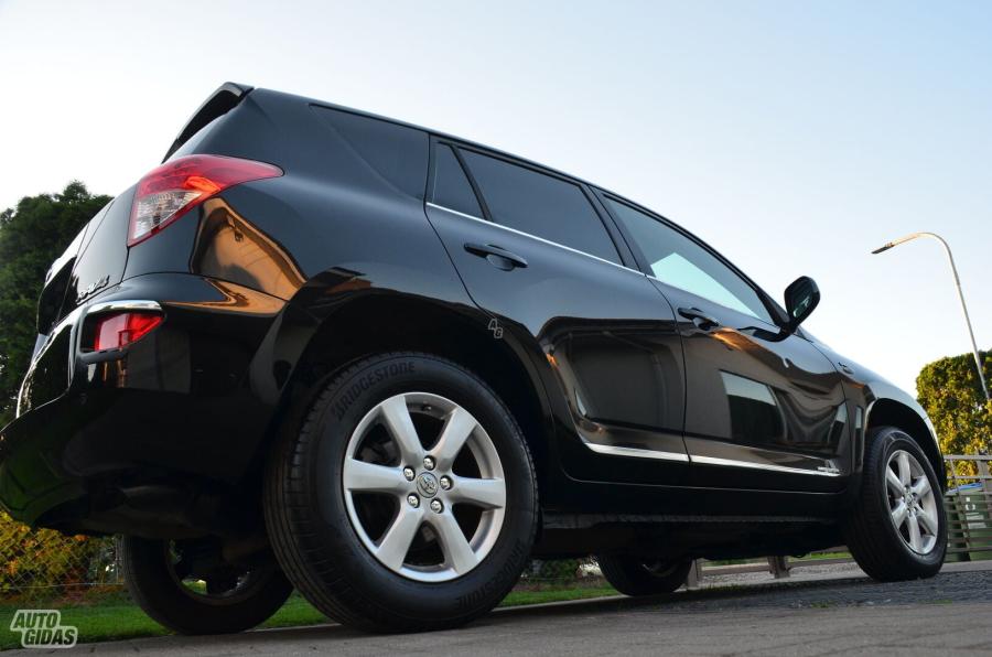 Black Toyota RAV4 2009 in Kaunas, with an engine capacity of 2.20 L and mileage of 252 thousand km for 5950 €, photo 20 on AUTOMOTO.COM.LV