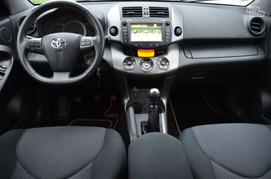 Black Toyota RAV4 2009 in Kaunas, with an engine capacity of 2.20 L and mileage of 252 thousand km for 5950 €, photo 21 on AUTOMOTO.COM.LV