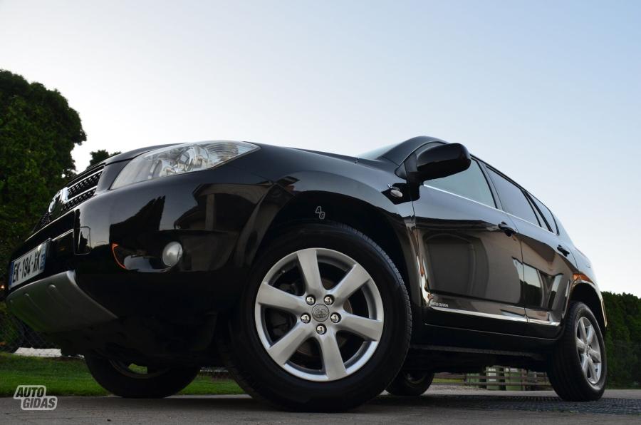 Black Toyota RAV4 2009 in Kaunas, with an engine capacity of 2.20 L and mileage of 252 thousand km for 5950 €, photo 22 on AUTOMOTO.COM.LV