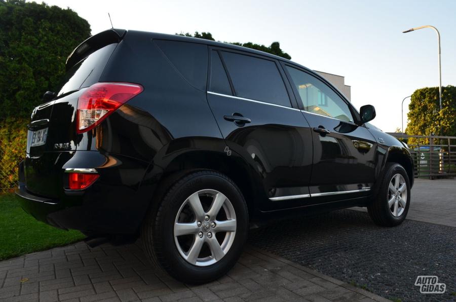 Black Toyota RAV4 2009 in Kaunas, with an engine capacity of 2.20 L and mileage of 252 thousand km for 5950 €, photo 25 on AUTOMOTO.COM.LV