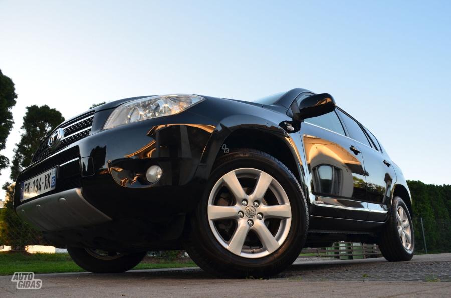 Black Toyota RAV4 2009 in Kaunas, with an engine capacity of 2.20 L and mileage of 252 thousand km for 5950 €, photo 27 on AUTOMOTO.COM.LV
