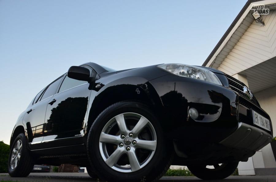 Black Toyota RAV4 2009 in Kaunas, with an engine capacity of 2.20 L and mileage of 252 thousand km for 5950 €, photo 29 on AUTOMOTO.COM.LV