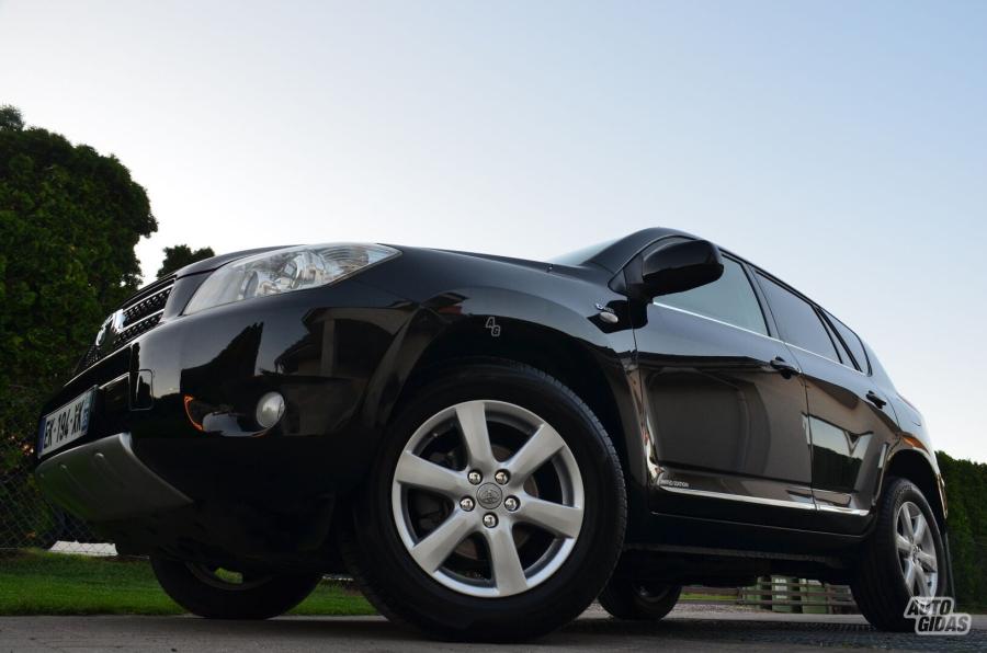 Black Toyota RAV4 2009 in Kaunas, with an engine capacity of 2.20 L and mileage of 252 thousand km for 5950 €, photo 31 on AUTOMOTO.COM.LV