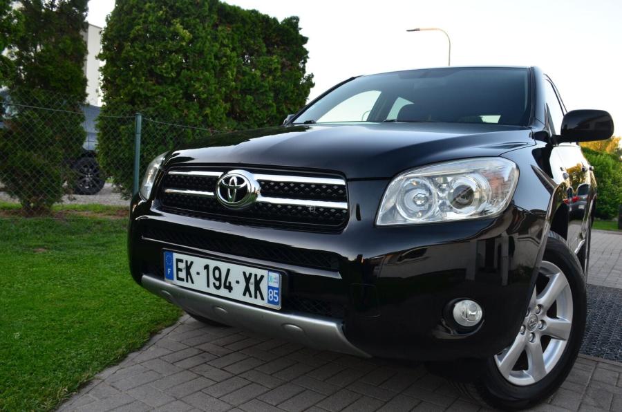 Black Toyota RAV4 2009 in Kaunas, with an engine capacity of 2.20 L and mileage of 252 thousand km for 5950 €, photo 33 on AUTOMOTO.COM.LV