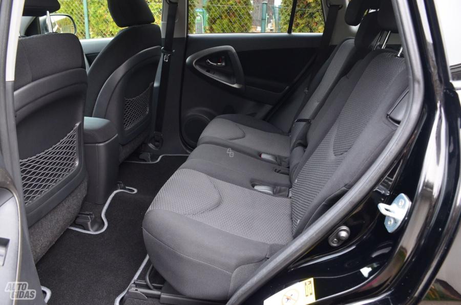 Black Toyota RAV4 2009 in Kaunas, with an engine capacity of 2.20 L and mileage of 252 thousand km for 5950 €, photo 36 on AUTOMOTO.COM.LV