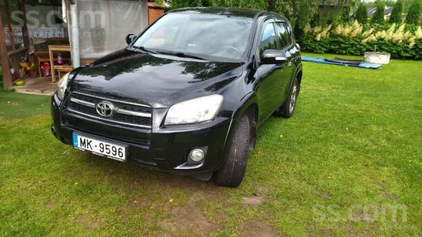 Black Toyota RAV4 2009 in Valmiera, with an engine capacity of 2.20 L and mileage of 283 thousand km for 6100 €, photo 2 on AUTOMOTO.COM.LV