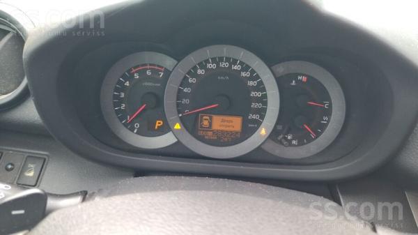 Black Toyota RAV4 2009 in Valmiera, with an engine capacity of 2.20 L and mileage of 283 thousand km for 6100 €, photo 10 on AUTOMOTO.COM.LV