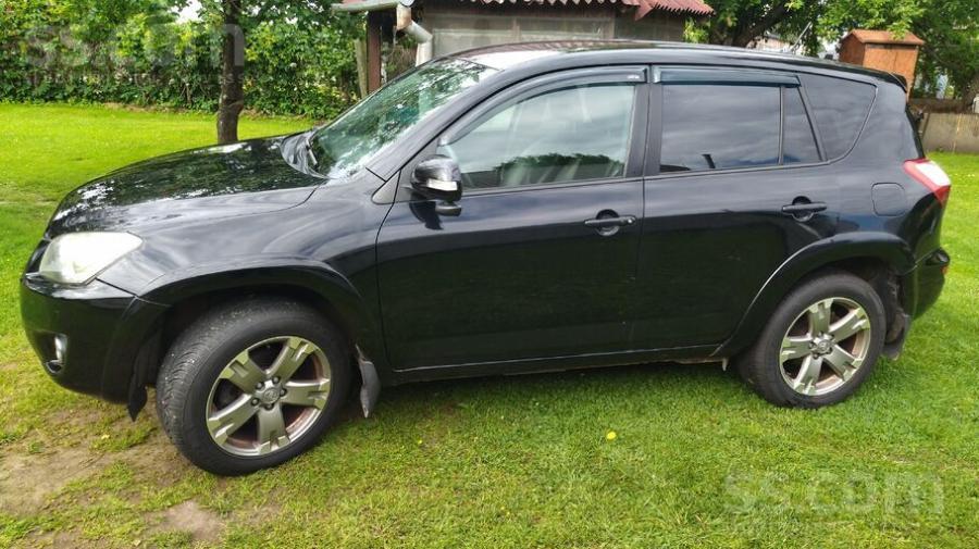 Melns Toyota RAV4 2009 Valmiera, ar dzinēja tilpumu 2.20 L un nobraukumu 283 tūkst. km par 6100 €, foto 13 vietnē AUTOMOTO.COM.LV
