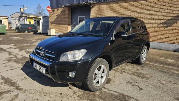 Black Toyota RAV4 2009 in Riga, with an engine capacity of 2.20 L and mileage of 219 thousand km for 5450 €, photo 1 on AUTOMOTO.COM.LV