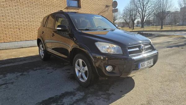 Black Toyota RAV4 2009 in Riga, with an engine capacity of 2.20 L and mileage of 219 thousand km for 5450 €, photo 3 on AUTOMOTO.COM.LV