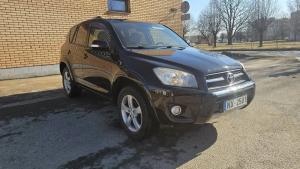 Black Toyota RAV4 2009 in Riga, with an engine capacity of 2.20 L and mileage of 219 thousand km for 5450 €, photo 4 on AUTOMOTO.COM.LV