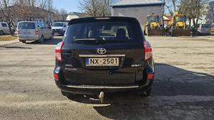 Black Toyota RAV4 2009 in Riga, with an engine capacity of 2.20 L and mileage of 219 thousand km for 5450 €, photo 7 on AUTOMOTO.COM.LV