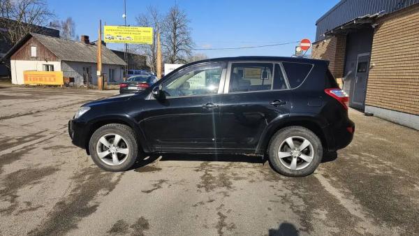 Black Toyota RAV4 2009 in Riga, with an engine capacity of 2.20 L and mileage of 219 thousand km for 5450 €, photo 8 on AUTOMOTO.COM.LV