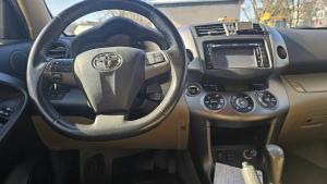 Black Toyota RAV4 2009 in Riga, with an engine capacity of 2.20 L and mileage of 219 thousand km for 5450 €, photo 15 on AUTOMOTO.COM.LV