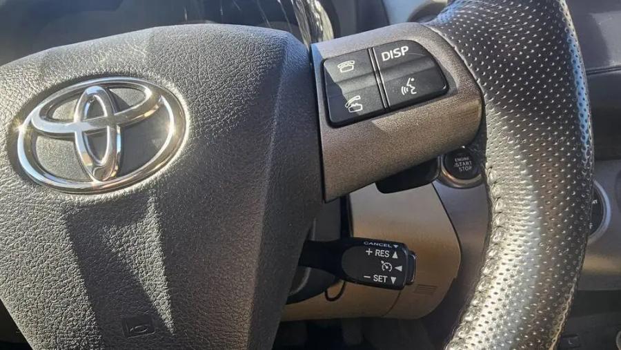 Black Toyota RAV4 2009 in Riga, with an engine capacity of 2.20 L and mileage of 219 thousand km for 5450 €, photo 17 on AUTOMOTO.COM.LV