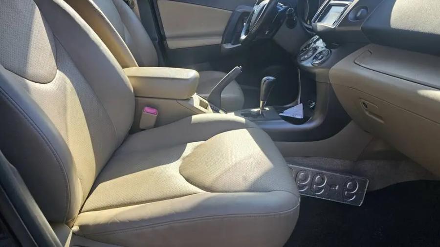 Black Toyota RAV4 2009 in Riga, with an engine capacity of 2.20 L and mileage of 219 thousand km for 5450 €, photo 21 on AUTOMOTO.COM.LV