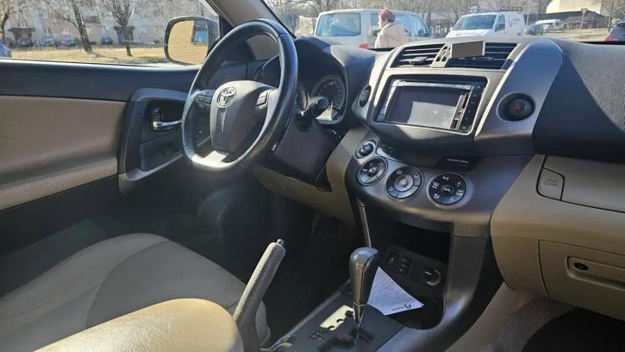 Black Toyota RAV4 2009 in Riga, with an engine capacity of 2.20 L and mileage of 219 thousand km for 5450 €, photo 22 on AUTOMOTO.COM.LV